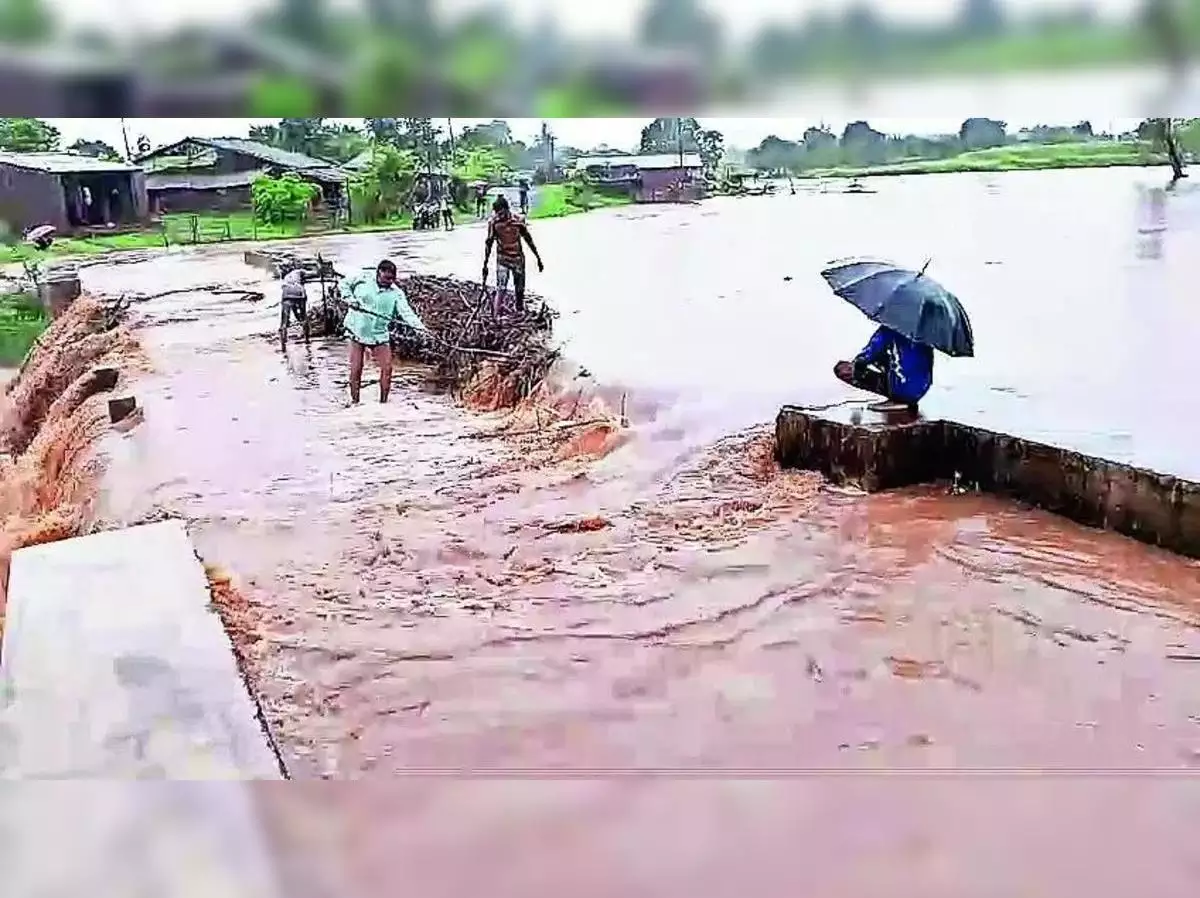 Ajwa Sarovar also reached a level of 209.79 feet as of 5 P.M. yesterday.